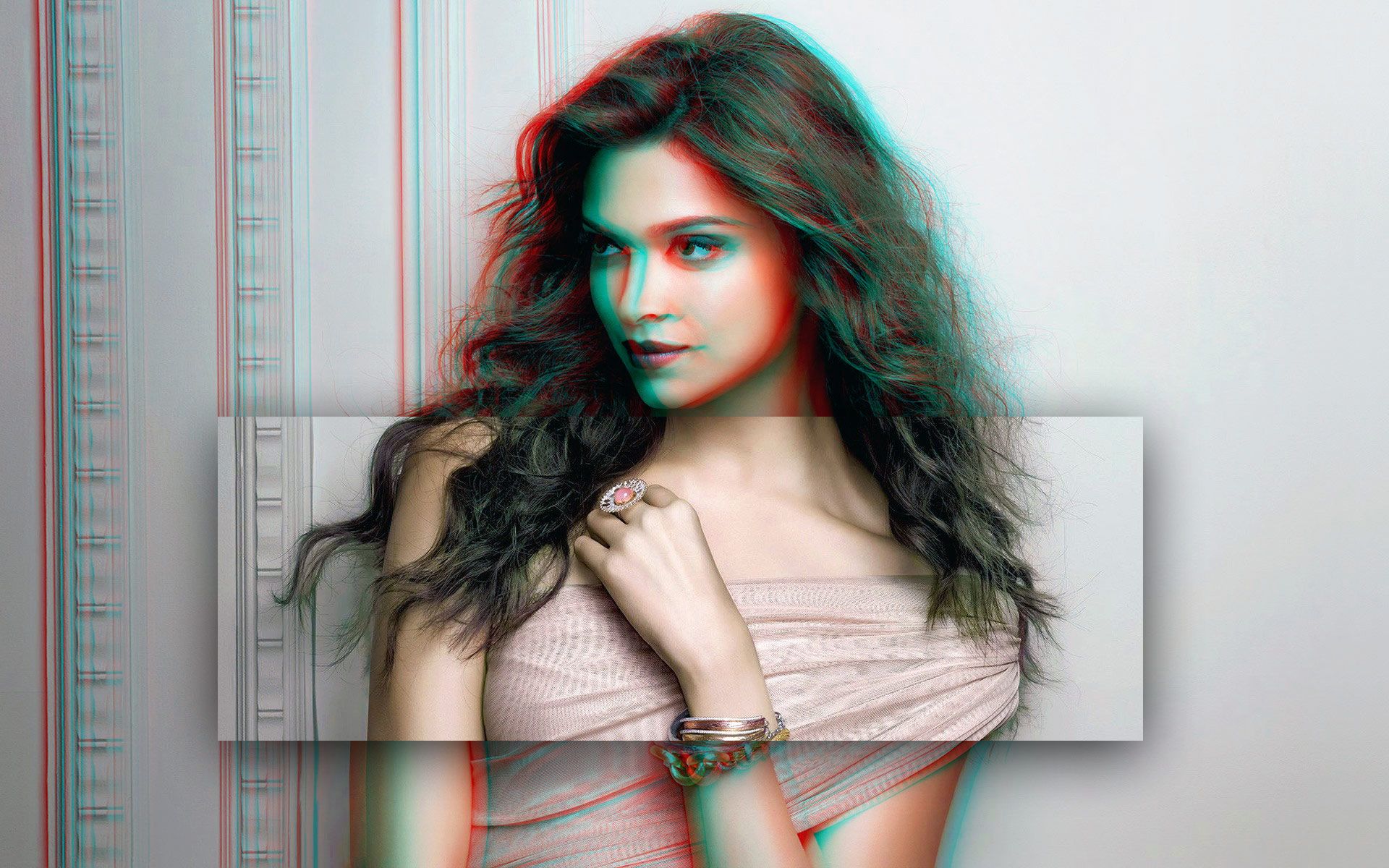 PS教程-使用图层混合项选工具给照片加流行红绿色故障风效果