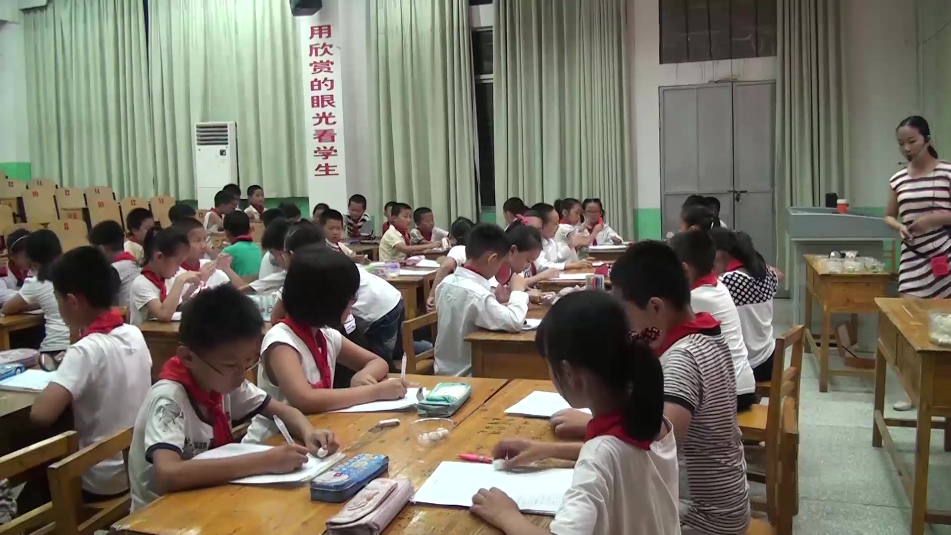 【福建 · 空中课堂】 三年级科学——《蚕变了新模样》