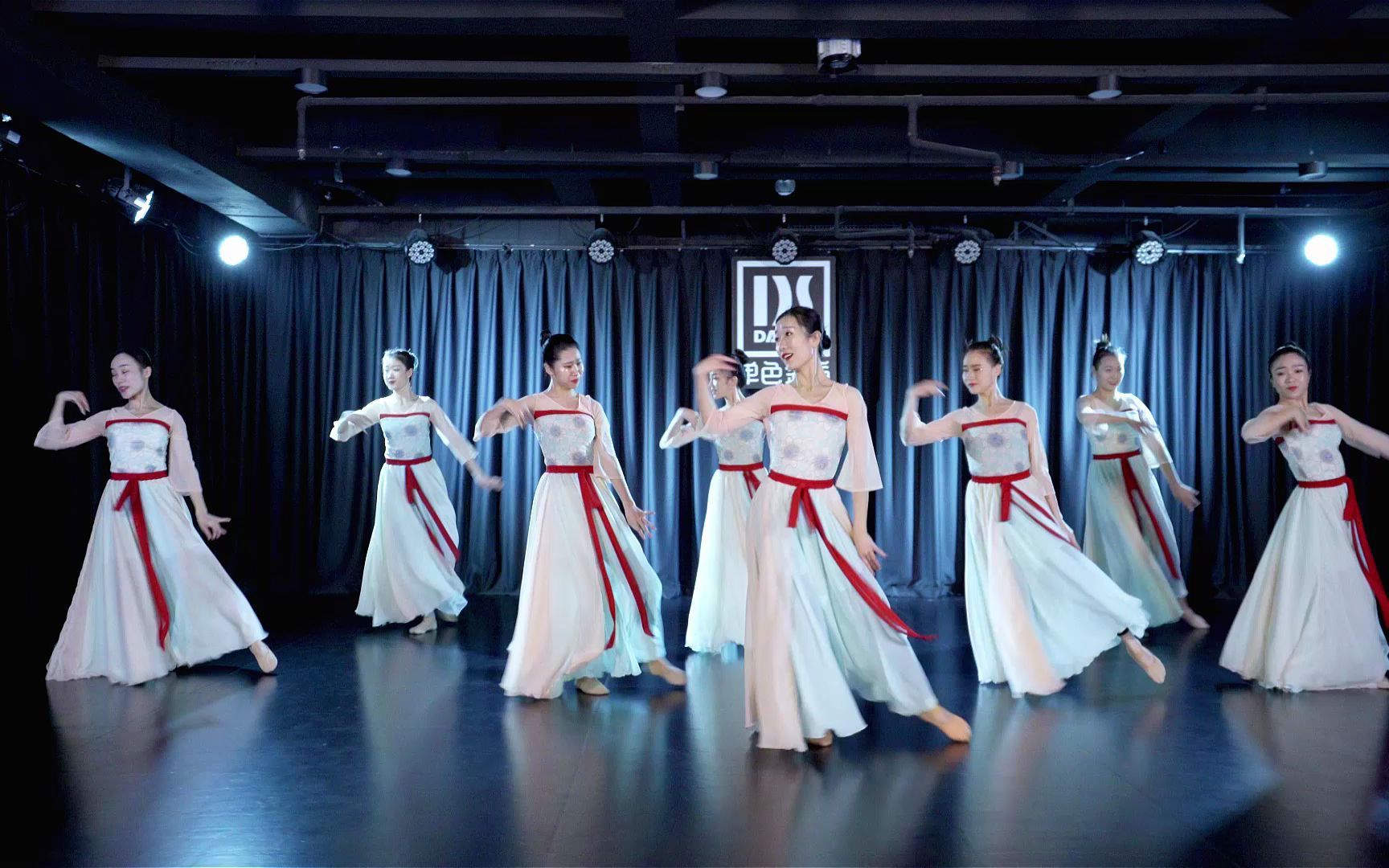 戏腔古风爱了!中国舞《探窗》【单色舞蹈】(长沙)中国舞娅楠教练班