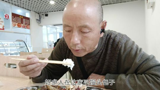 午饭时间在翠湖旁边,到附近的机关食堂吃饭,看看12块吃点什么