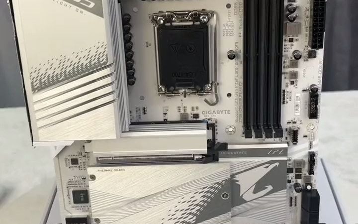 52_技嘉新款Z790AORUS ICE 纯白色PCB主板,颜值巅峰,海景房电脑又...