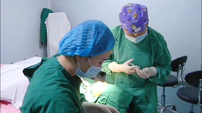 女孩嘴唇被狗“咬掉” 医生妙手恢复