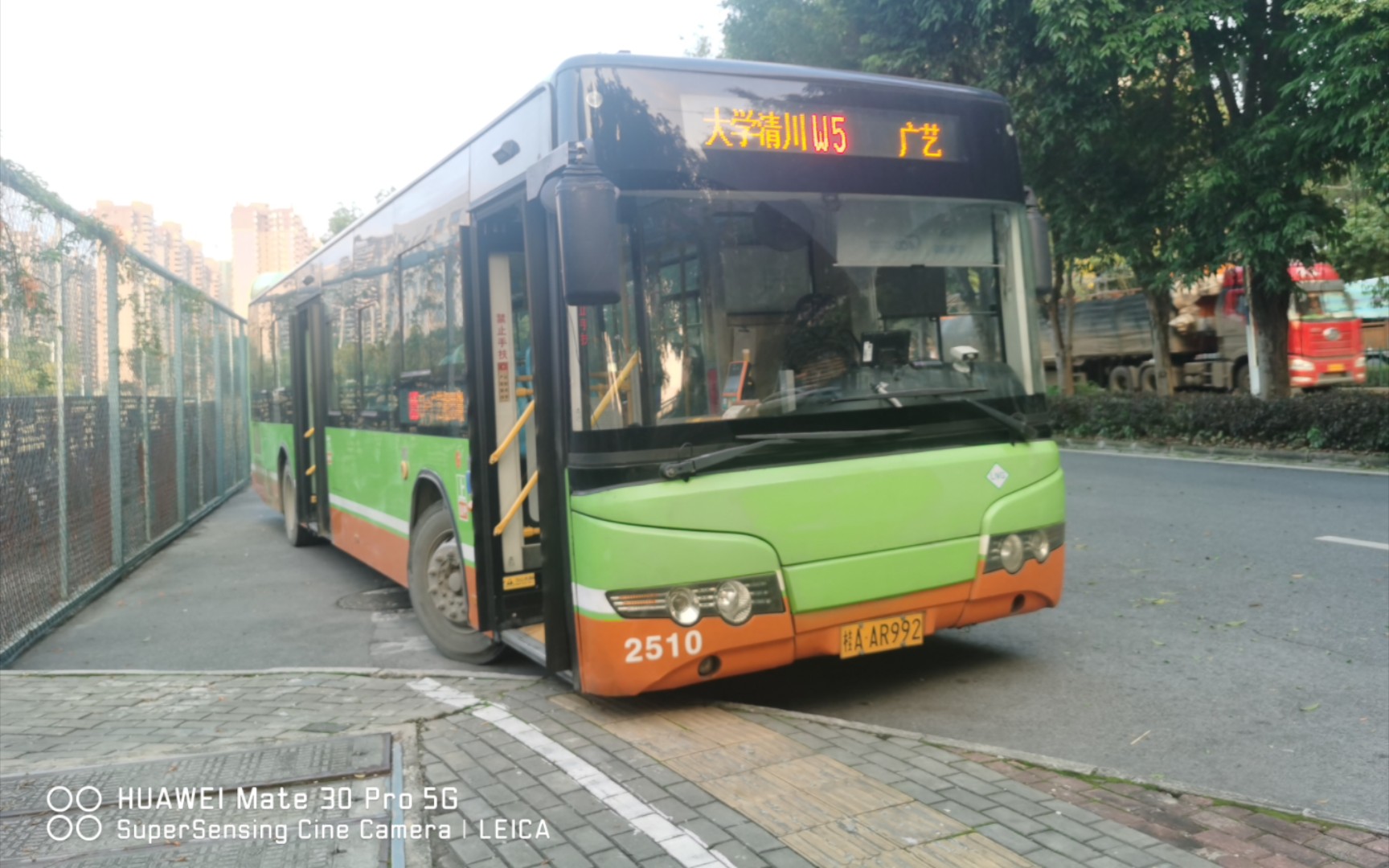 W5-2510邕城公交宇通飞鹰全程行走音广艺相思湖校区-大学清川路囗