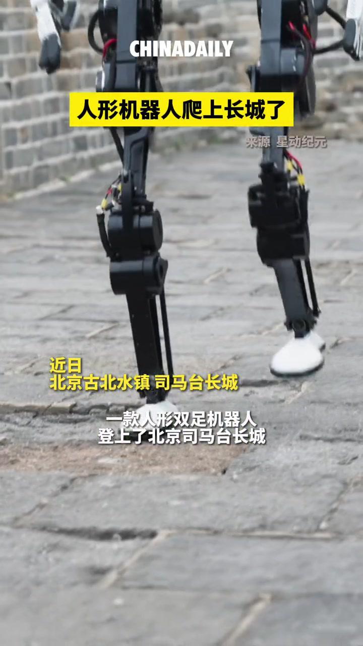 近日,一款人形双足机器人凭借最先进视觉强化学习能力与传感系统...