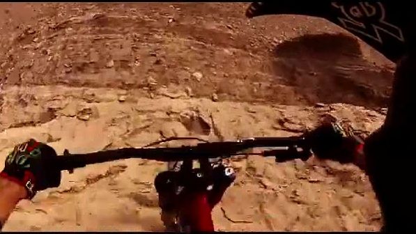 骑自行车就要这样骑,姿势太帅,迷倒一片人