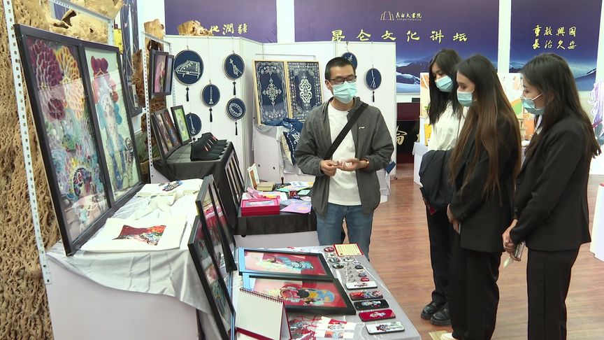 喀什大学美术与设计学院2021届本科毕业生用作品献礼建党百年