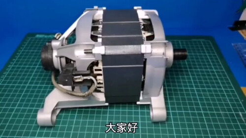 报废的滚筒洗衣机先别扔,把电机拆下来改成发电机输出功率500瓦