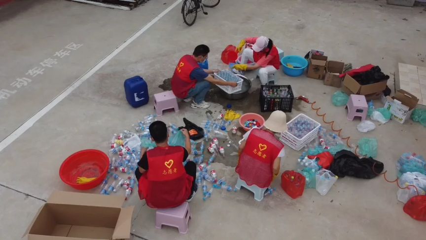 蜗牛徒步公益联盟配置消毒液活动