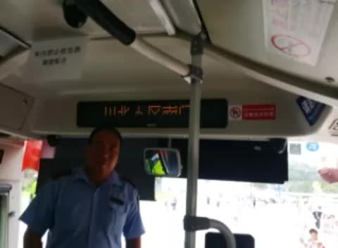 公交LED显示屏乱码竟然出现了♂符号!