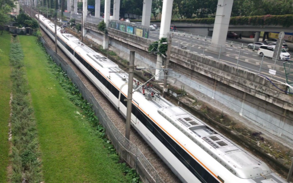【中国铁路】CRH6A型城际动车组通过