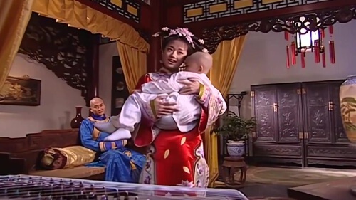 还珠格格:尔康见紫薇抱着儿子不放,立马吃醋,不要太幼稚