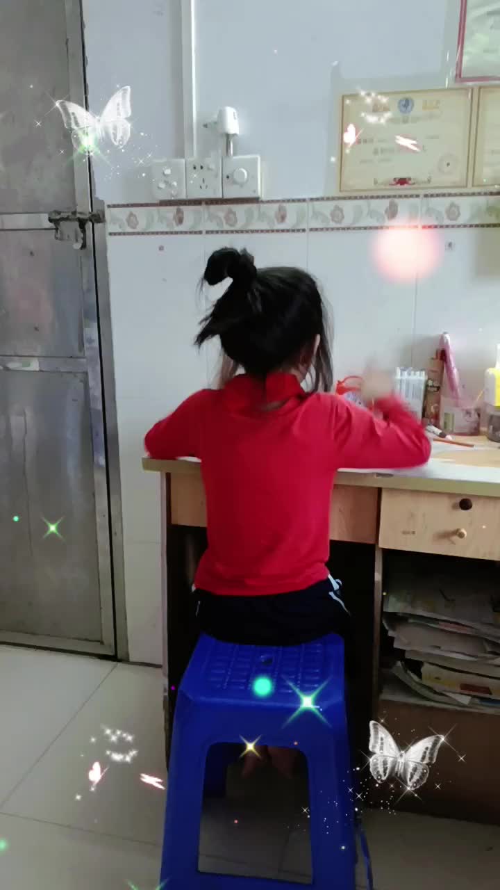 #记录成长过程 #小学生日常 #辅导作业的家长 三天不打,上房揭瓦。