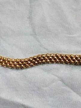 乘客动车厕所不慎冲走50g金手链,地勤机械师帮忙寻回