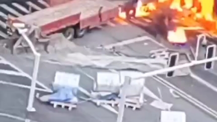 江苏泰州大货车惨烈车祸现场