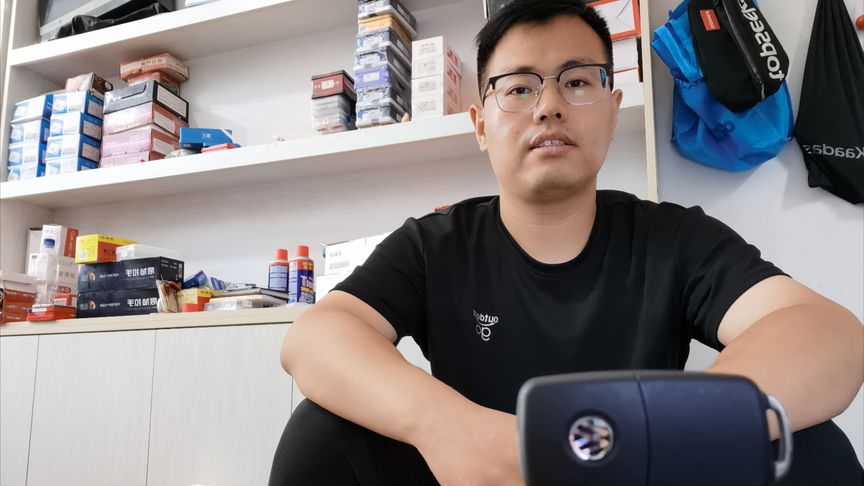 自己动手更换汽车遥控钥匙电池,3块钱搞定4S店要50元!