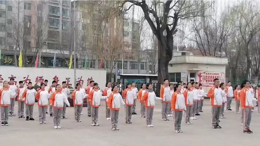 升旗仪式后的才艺表演