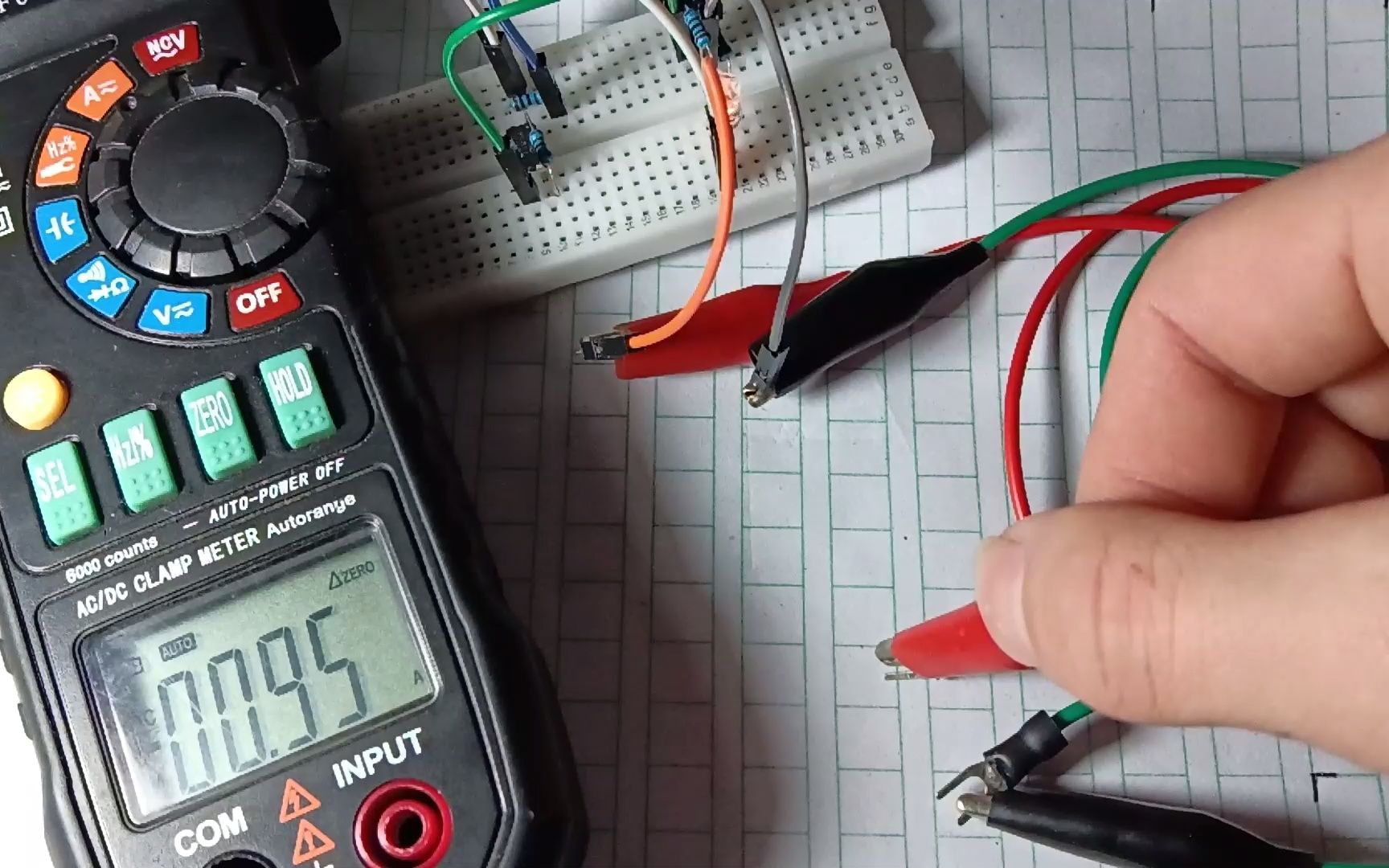 两个简单的短路保护电路, 让你的电路不再烧