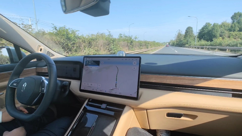 汽车小白。记录人生第一次试驾(华为问界m5智能驾驶版本)