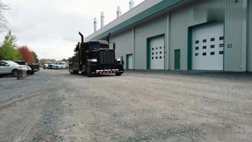 价格媲美豪车的重型拖车,大家看看是不是很帅气!