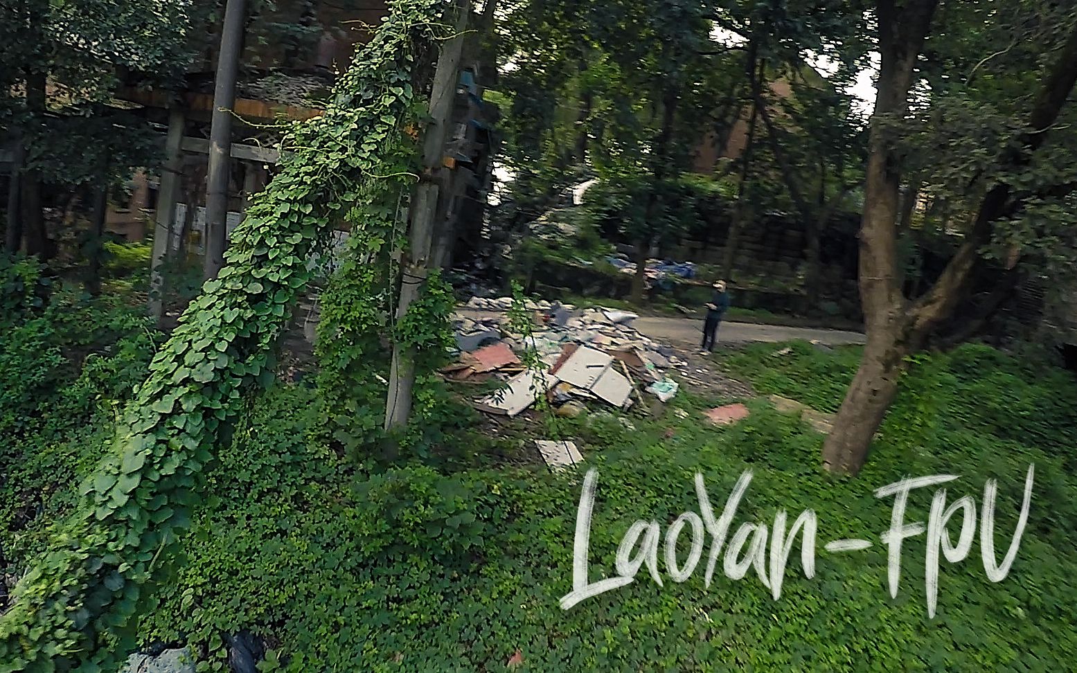 新装6寸机,调整PID后,拆迁房试飞,假装3寸小机。