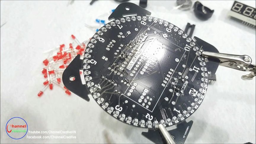 如何组装 LED 电子时钟