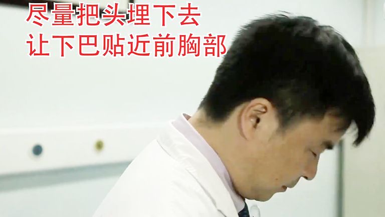 过度使用手机会导致脊椎不堪重负,甚至损伤,教你一套肩颈操