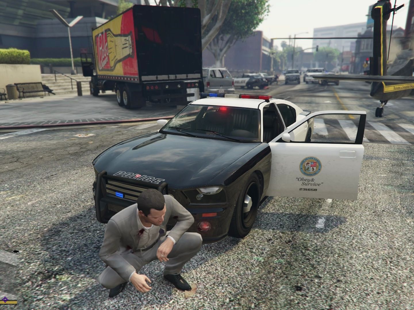gtaol如果主角被追杀的情况下跑到警察局会怎么样_gta