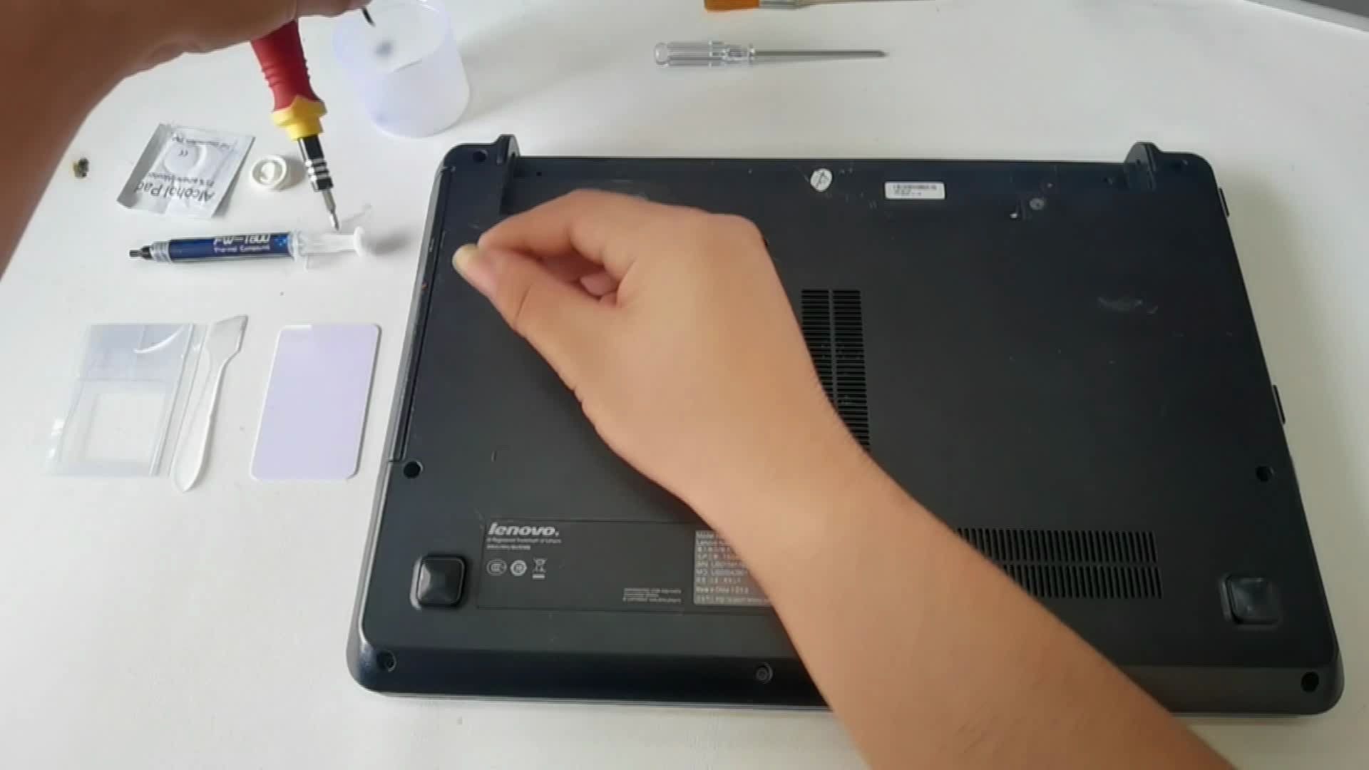 笔记本涂放硅脂方法