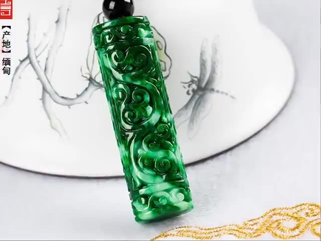 翡翠是越绿越好吗?其实这只是一个误区!