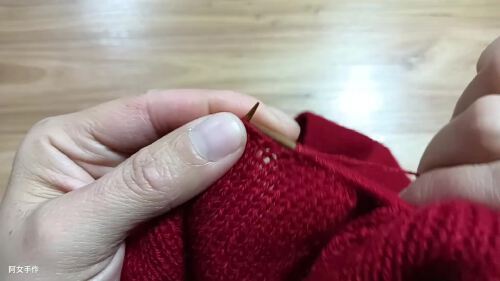 织红色羊绒围巾的第十天,看一下效果