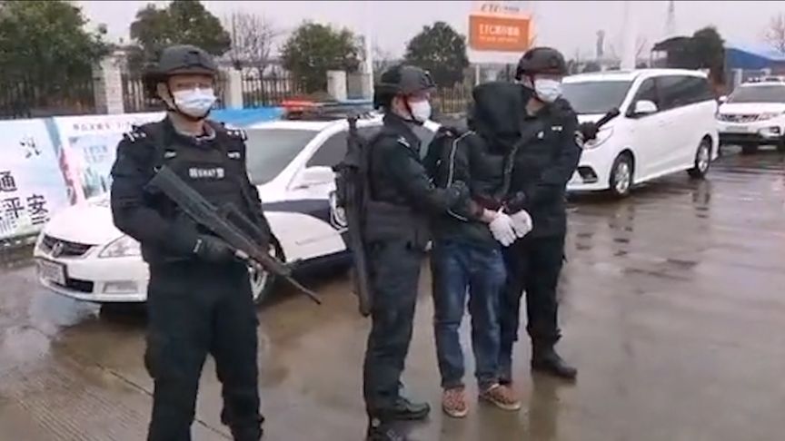 晃瞎眼!年初一金店价值375万黄金首饰被盗 兴平警方追回