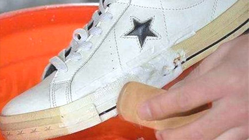 不管鞋边多脏多黄,只需滴几滴,立马干干净净,让你天天穿新鞋!