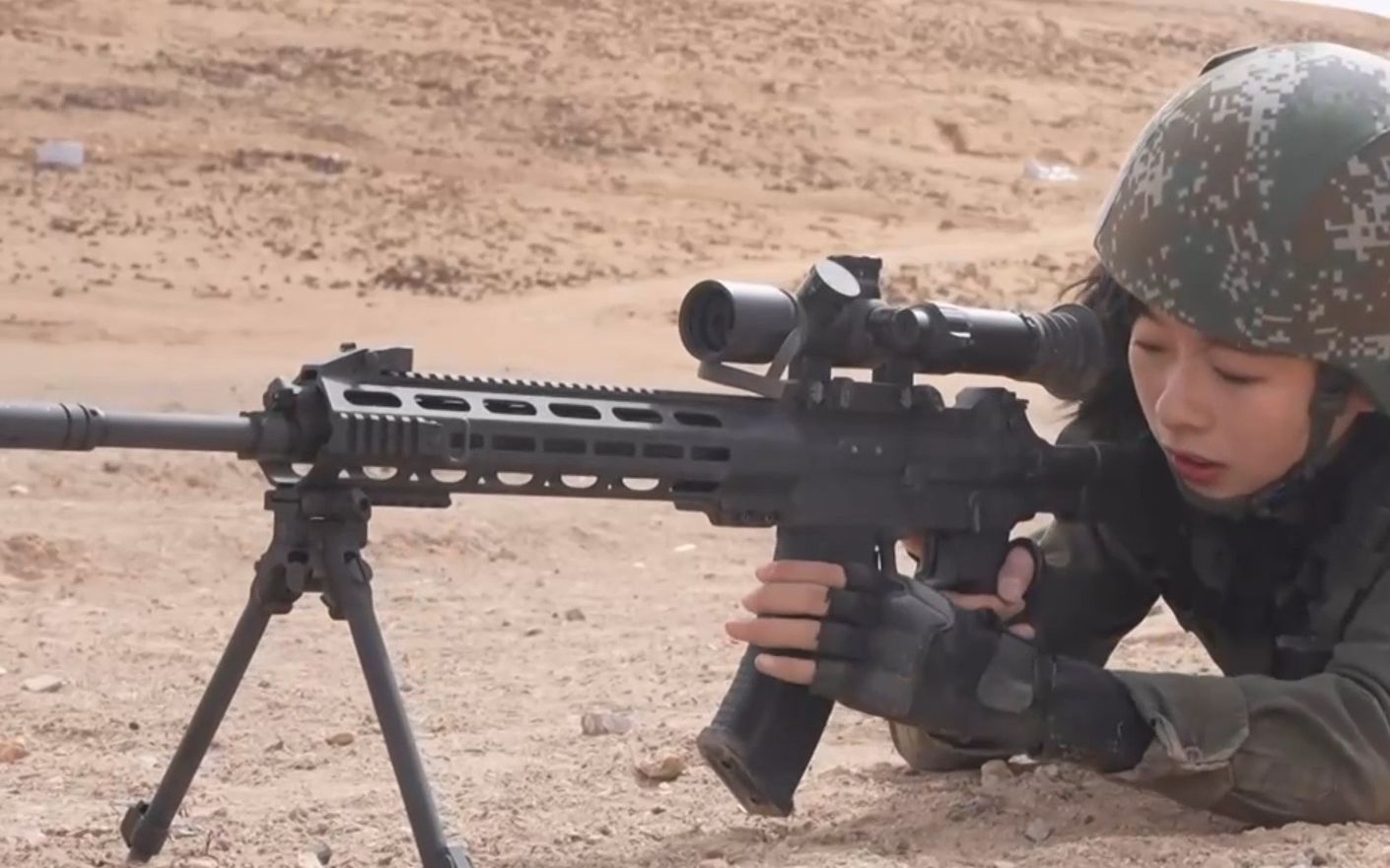 QBU-191精准步枪 加长重型枪管 浮置枪管 空仓挂机 伸缩式枪托 折叠...