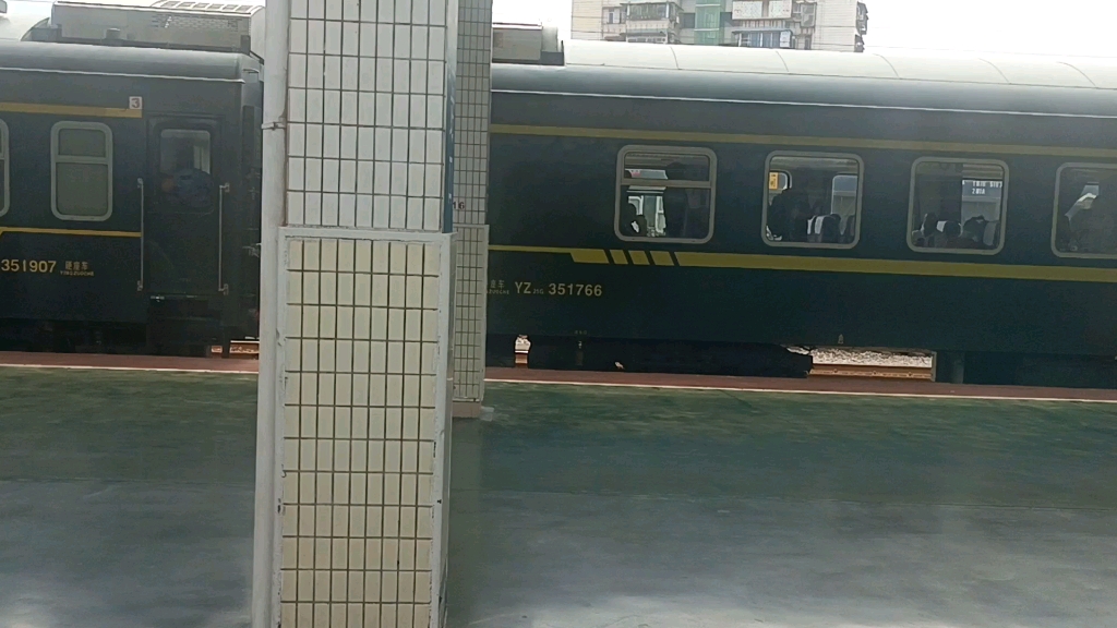 k1295次列车出韶关东站
