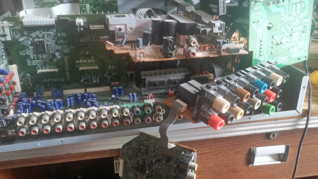 这个功放太难修了,查了三个月的电路都没查到问题,已经放弃维修了