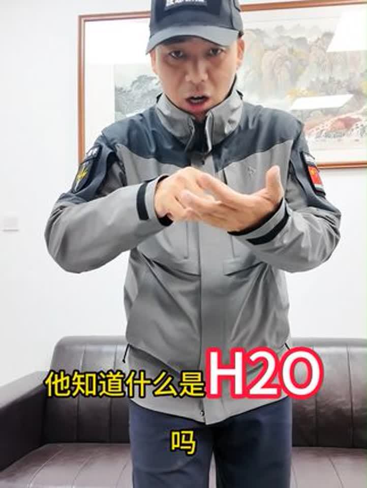 消火栓柜门的开启方式只能有砸玻璃一种吗? 消防器材是救命工具,理应...