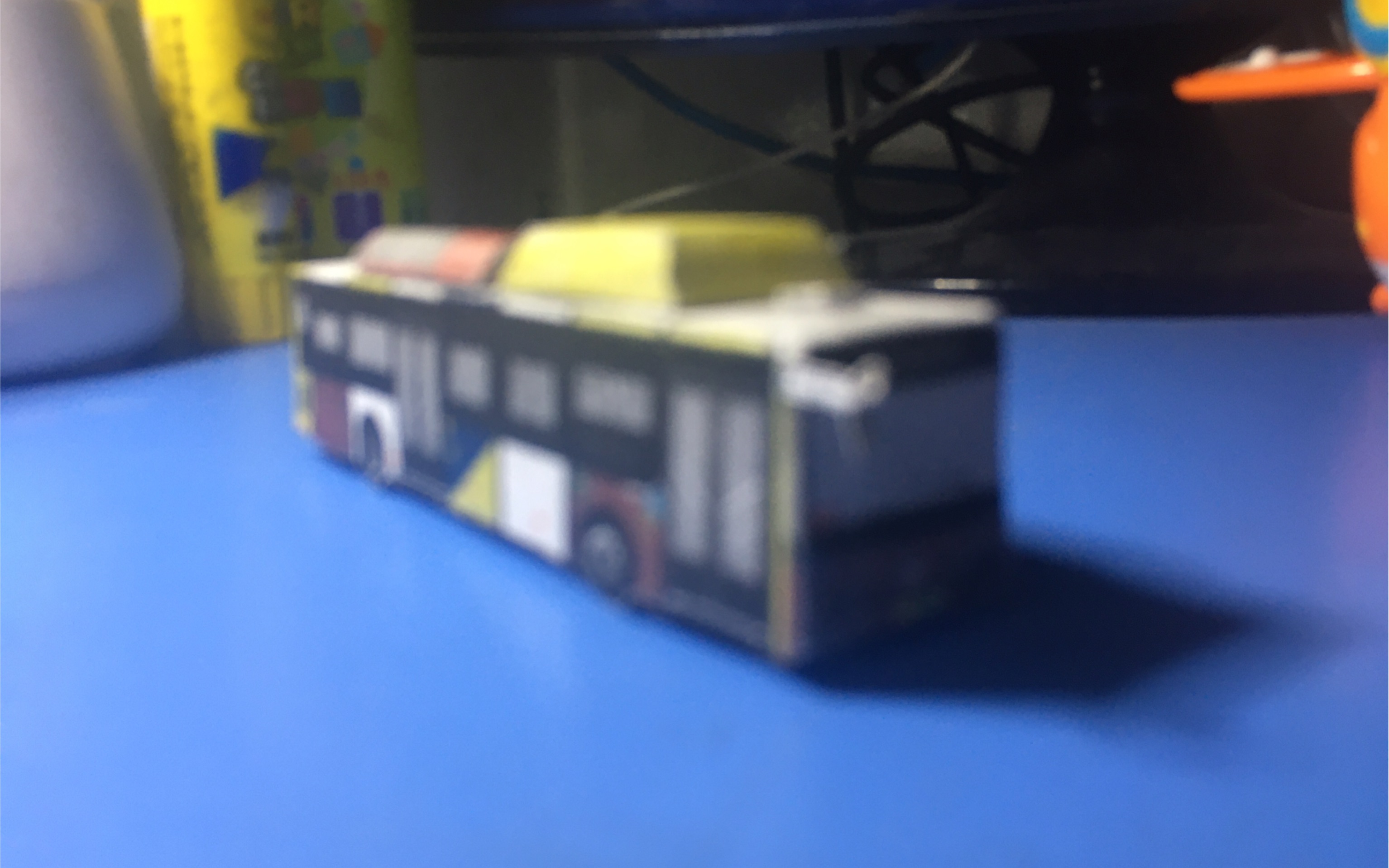 [纸模]广州公交七巧板涂装广汽比亚迪客车GZ6122LGEV2纸模型