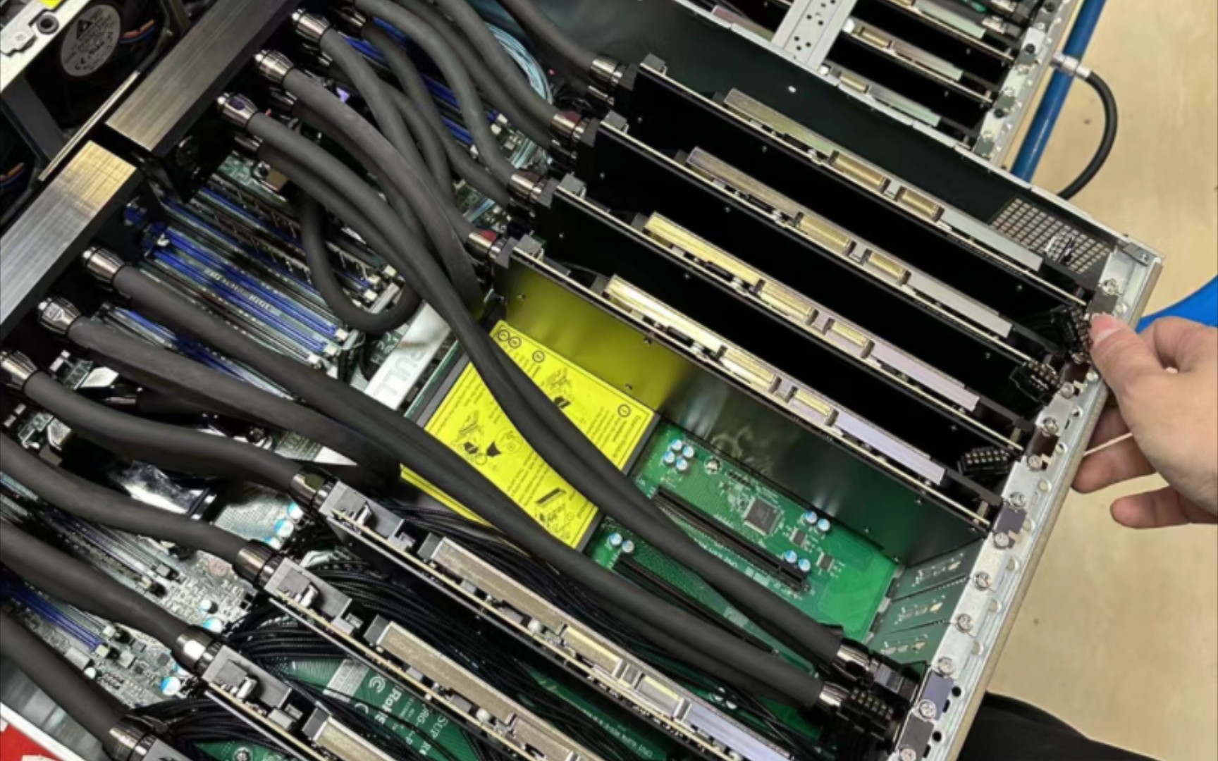 Xeon 8352V 塔式双路RTX4090液冷服务器支持英特尔SST-PP技术 高...