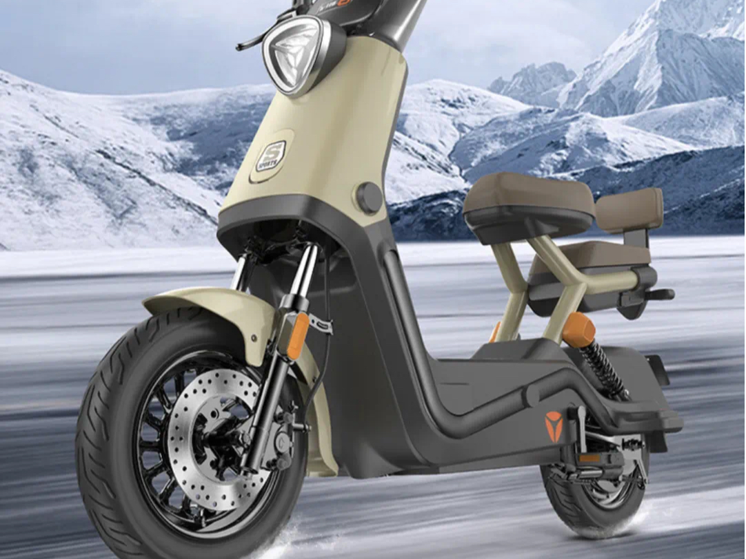 3390元起,续航60km,雅迪全新电自冠能6代B60