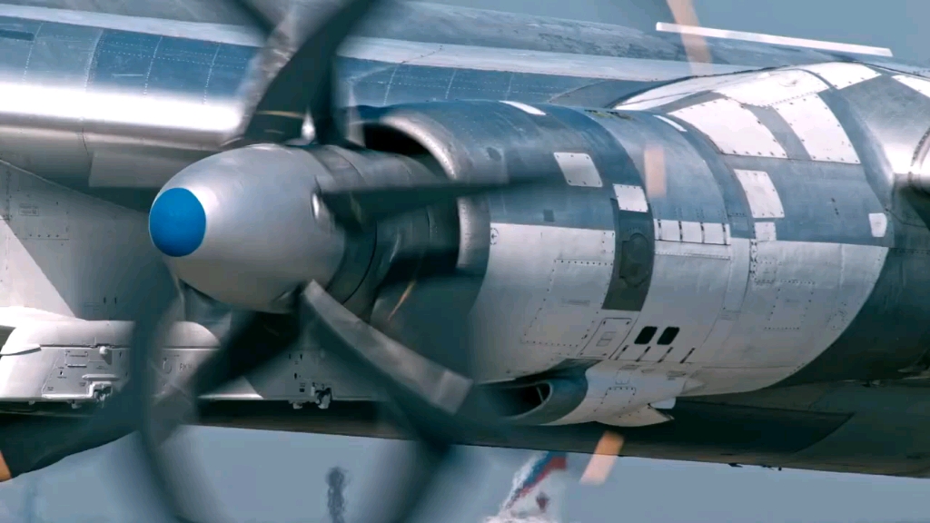 【机械】近距离感受功率最强涡桨发动机NK-12MP的噪音