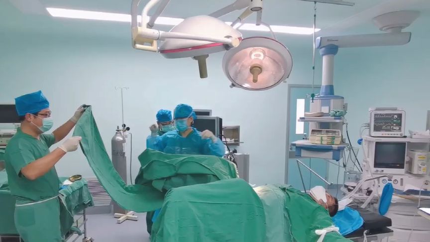 经输尿管镜下钬激光碎石术