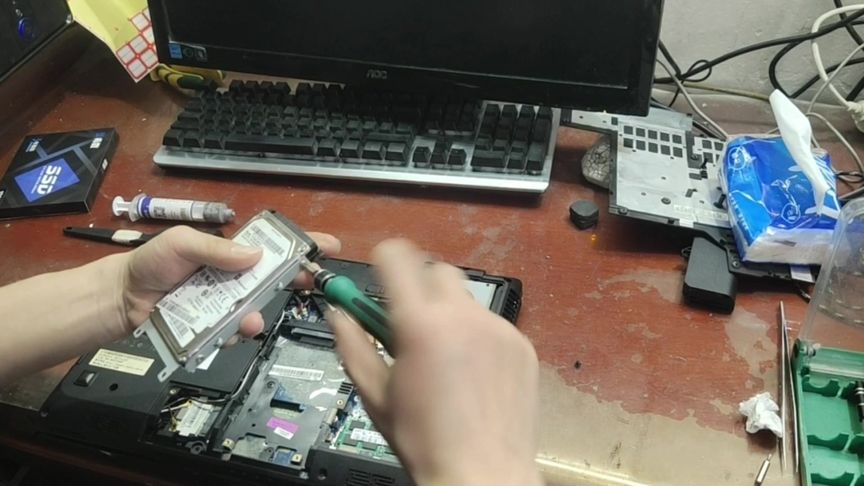 笔记本速度慢?教您更换固态硬盘瞬间提速 您看后学会了吗