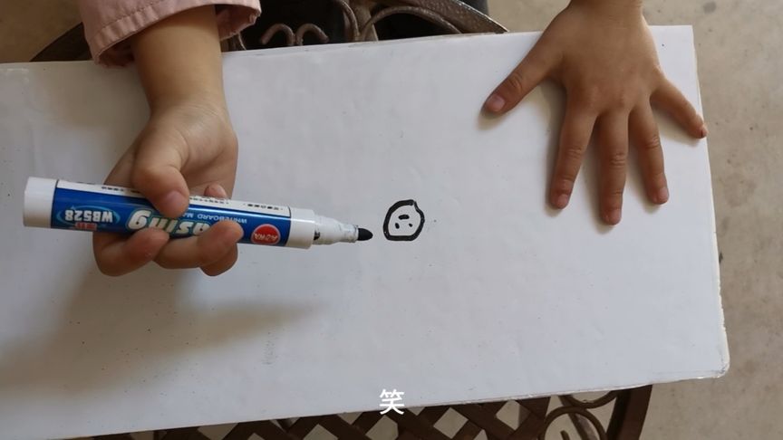 自制画板,让孩子无限使用,不会画的满墙都是