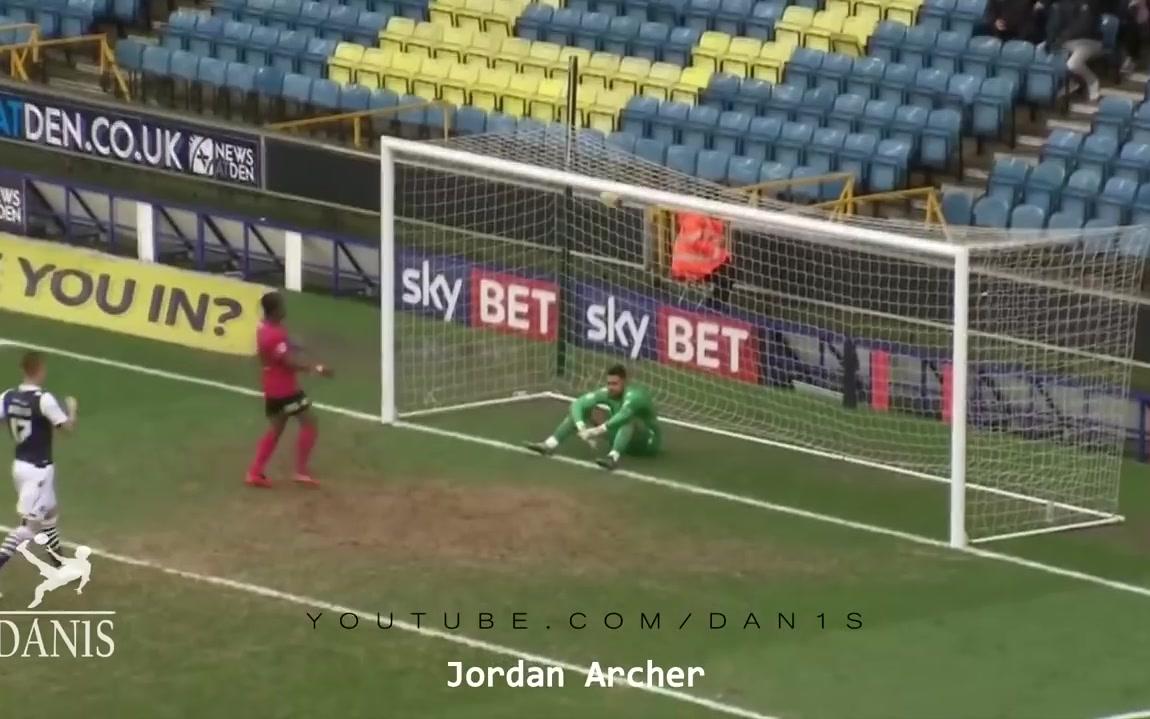 足球场十大守门员的骚操作