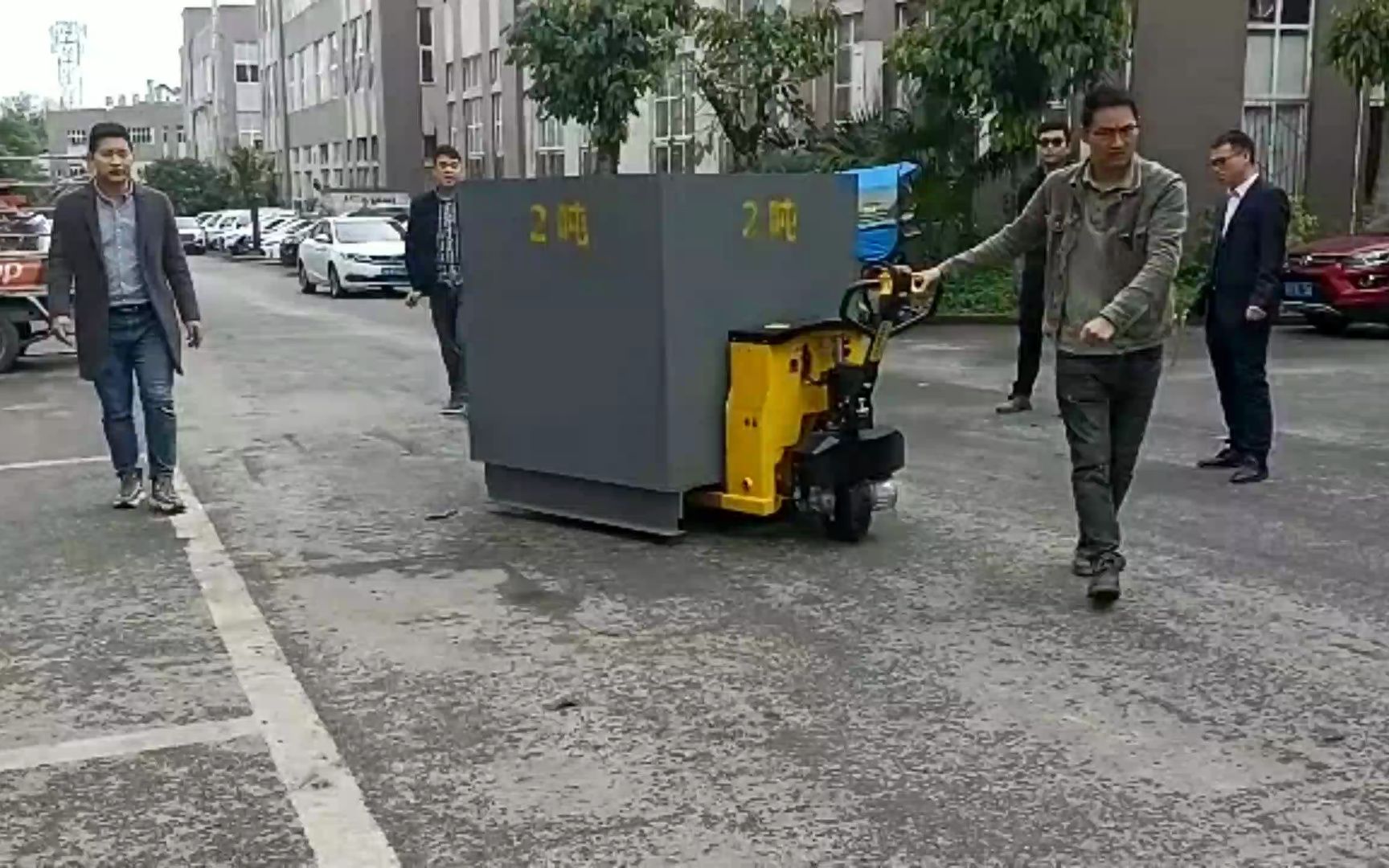 新型纯电动越野搬运车