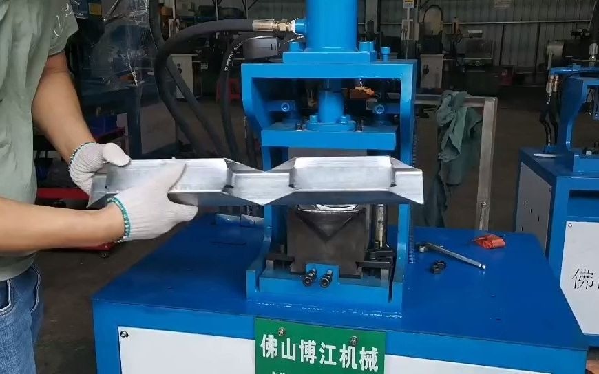 液压不锈钢冲角切角机铁管V口机管材切45度角