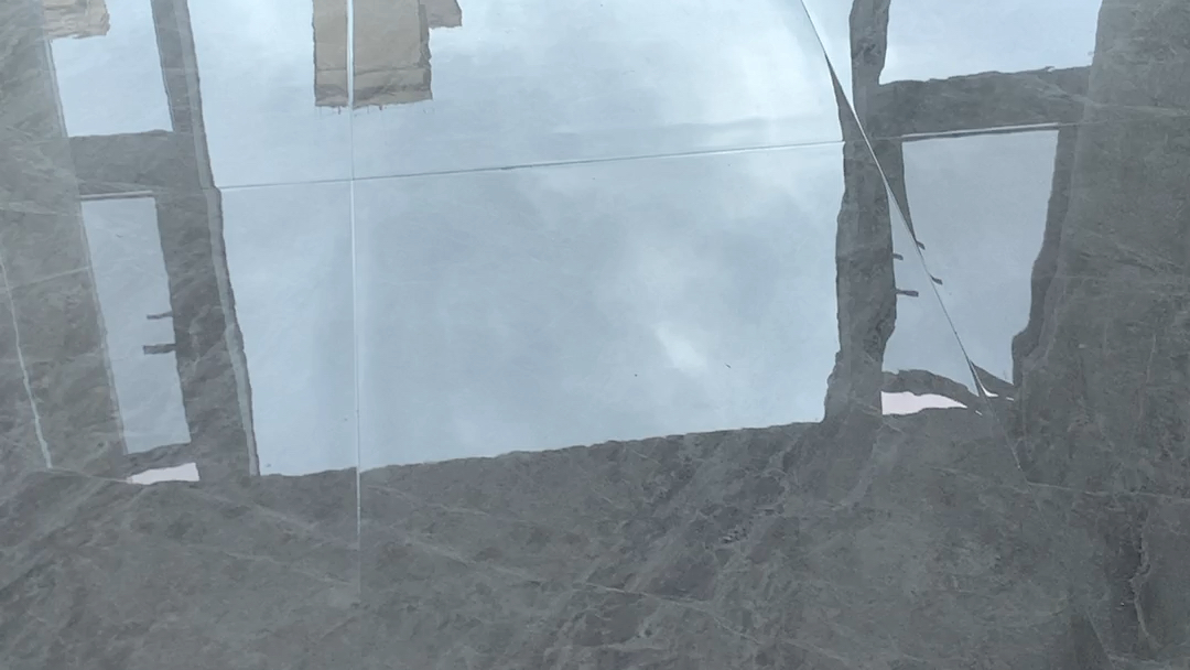 瓷砖的坑棍棒印和R角很差