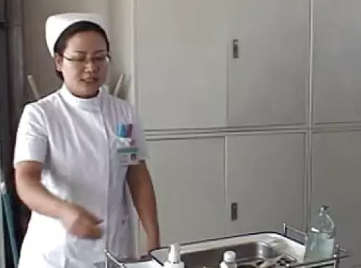 经气管插管气管切开吸痰