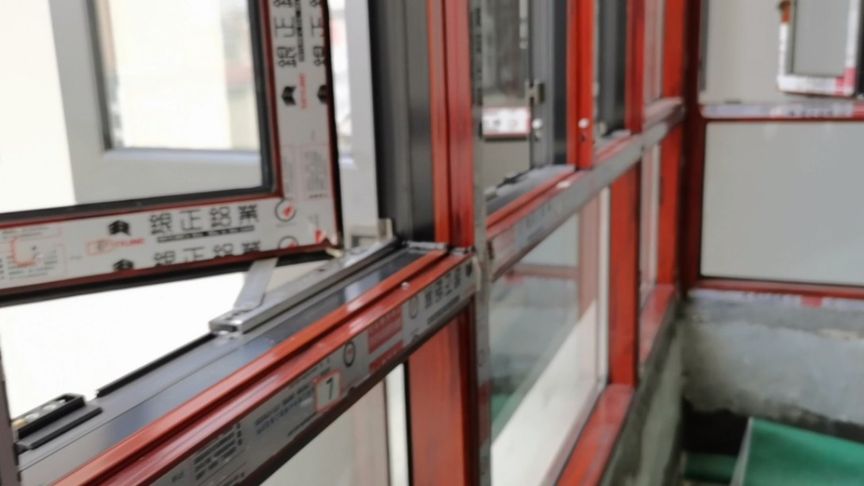 断桥铝安装过程,瓦工贴瓷砖,打外墙胶,固璃打胶,看看吧全干货