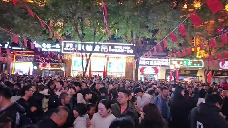 哈尔滨中央大街步行街国庆假期现状